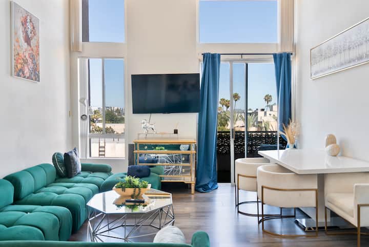 Cozy 2b2b Free Parking + Access To Pool, Gym, Bbq - Hollywood, CA