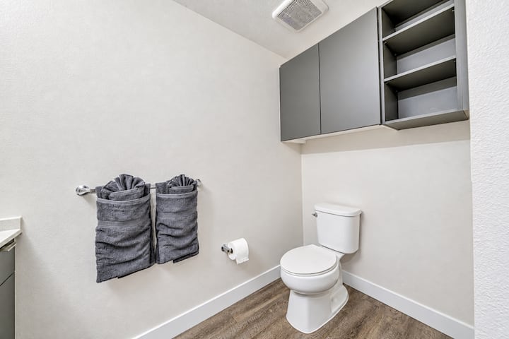 Warm House Free Parking Pool Gym - West Hollywood, CA