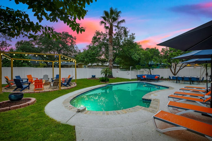 Pool Haven | Hot Tub Game Room Fire Pit Mini Golf - San Antonio, TX