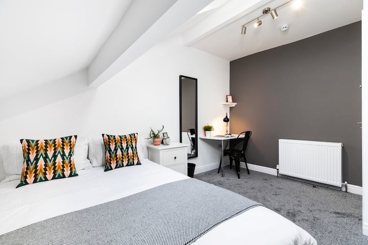Luxurious 2 Bedroom Flat In A Prime Area Of Leeds - Leeds