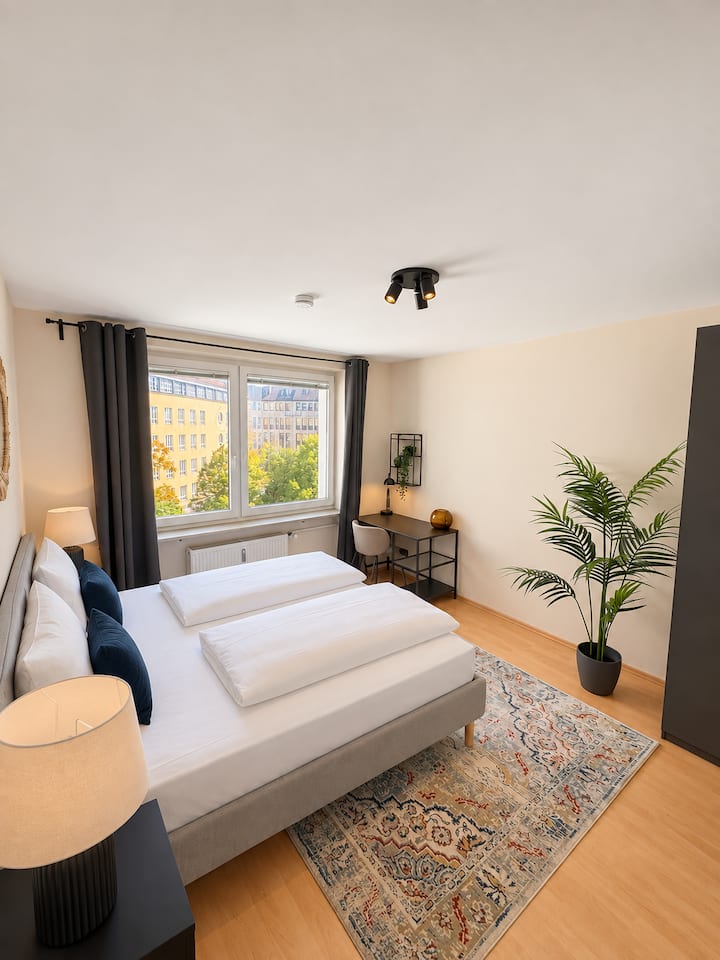 Central 3-bedroom Retreat Near Sendlinger Tor - Munich
