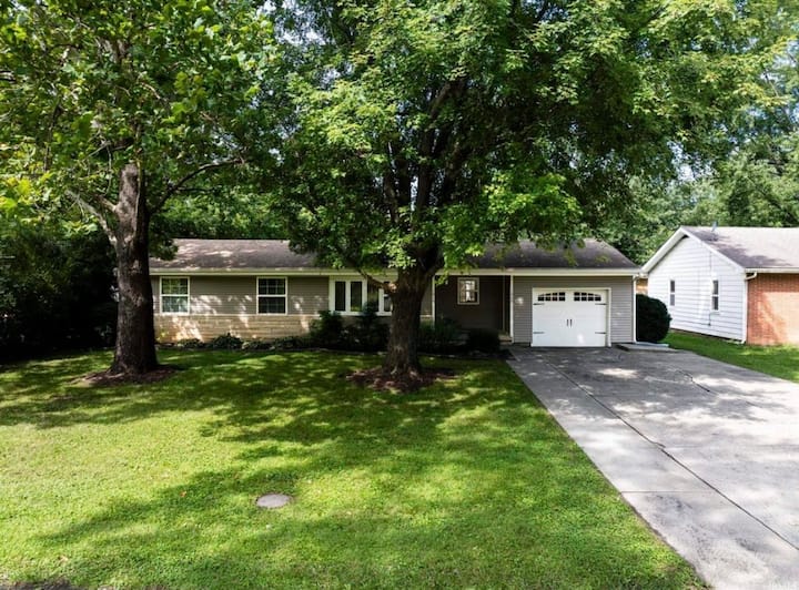 Cozy 3br Home Near Bsu | Features 2 Kings, 2 Twins - マンシー, IN