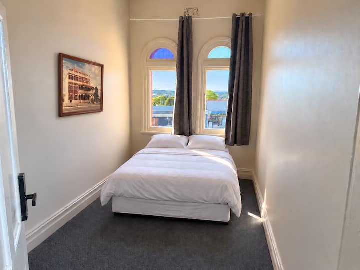Kookaburra Rooms | Double Room, Shared Bathroom - Newcastle