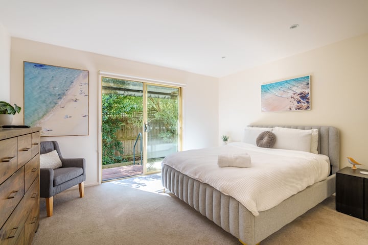 The Parade Retreat | Pet Friendly | Fireplace - Ocean Grove