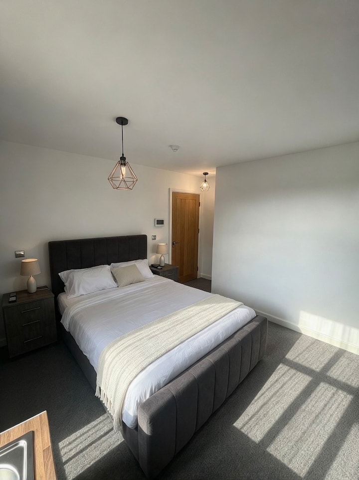 Modern Studio Apartment 3-private Kitchen & Shower - Manchester