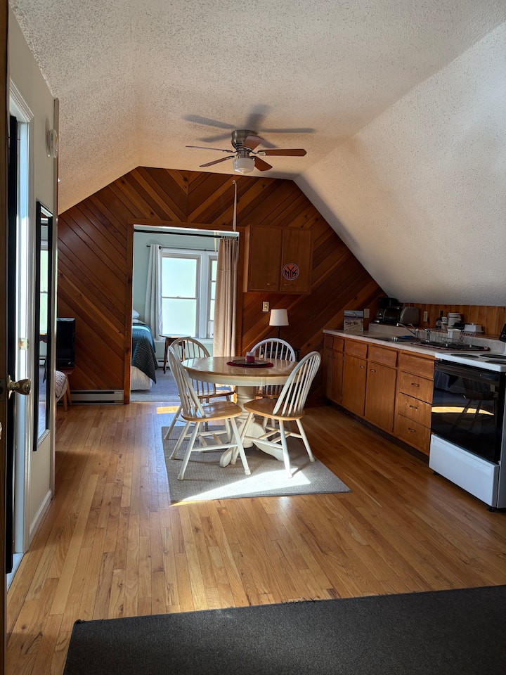 Furnished Short-term Rental
Nov 15 - Apr 30 - Saratoga Springs, NY