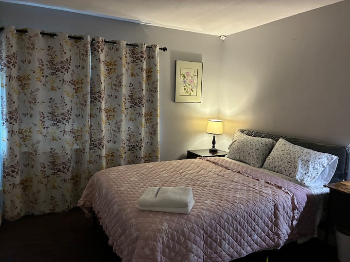 B- A Bright, Comfortable Private Room In Pomona - Pomona, CA