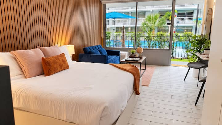 Near The Magic | King + Pool View | Airport Pickup - Celebration, FL