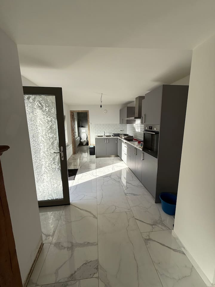 Maison 3 Chambres Avec Jardin Complètement Rénovée - Charleroi