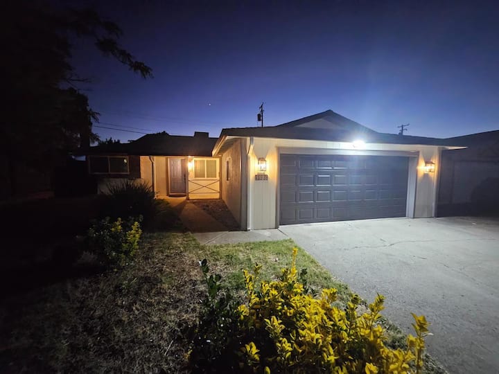 Charming 4br Home | Carmichael & Sacramento - Citrus Heights, CA
