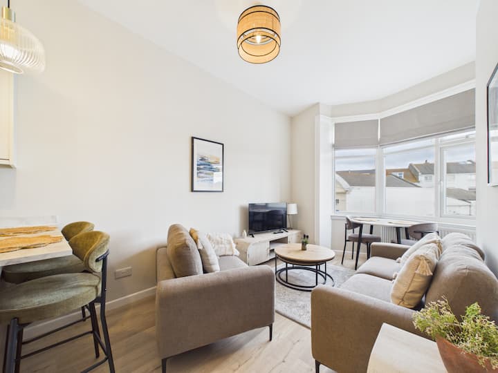 Two Bedroom Flat 30 Seconds From Beach - Christchurch, UK