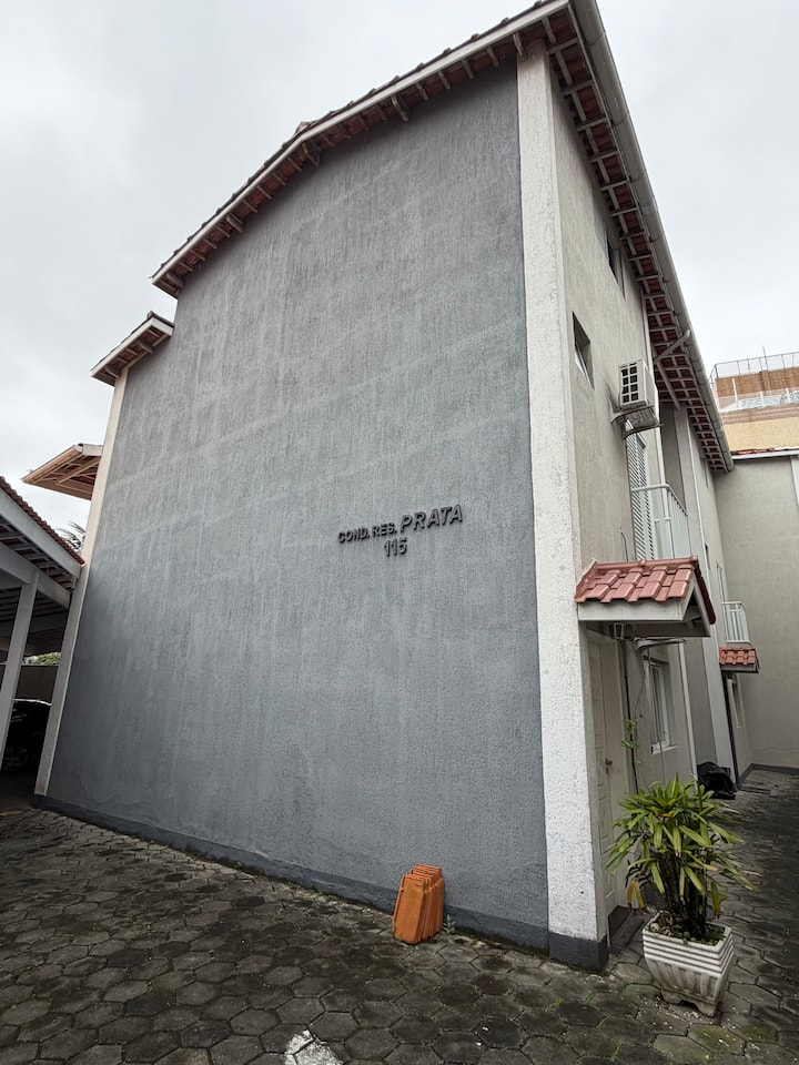 Triplex Em Condomínio - Guarujá
