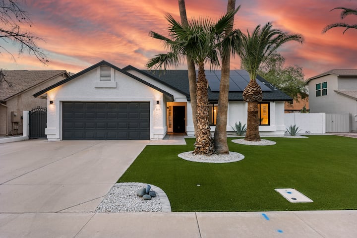 3 Bedroom/ Private Fenced Backyard /Desert Style - Gilbert, AZ