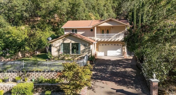 Galvez 4bd House - Ukiah, CA