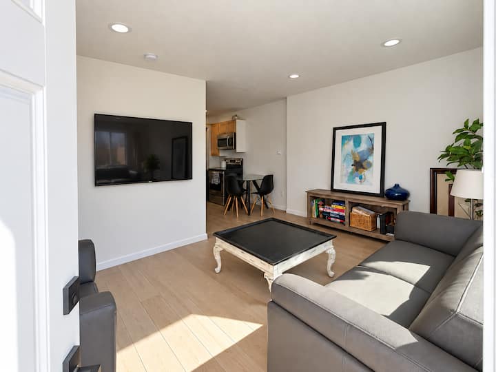 Private 2br Palmdale Home With Backyard - Palmdale, CA