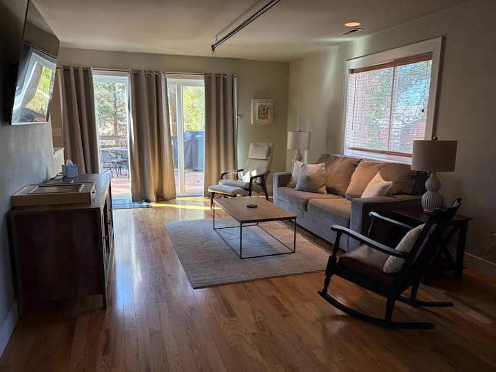 Sisters Loft Retreat With Deck, Walk To Town - Sisters, OR