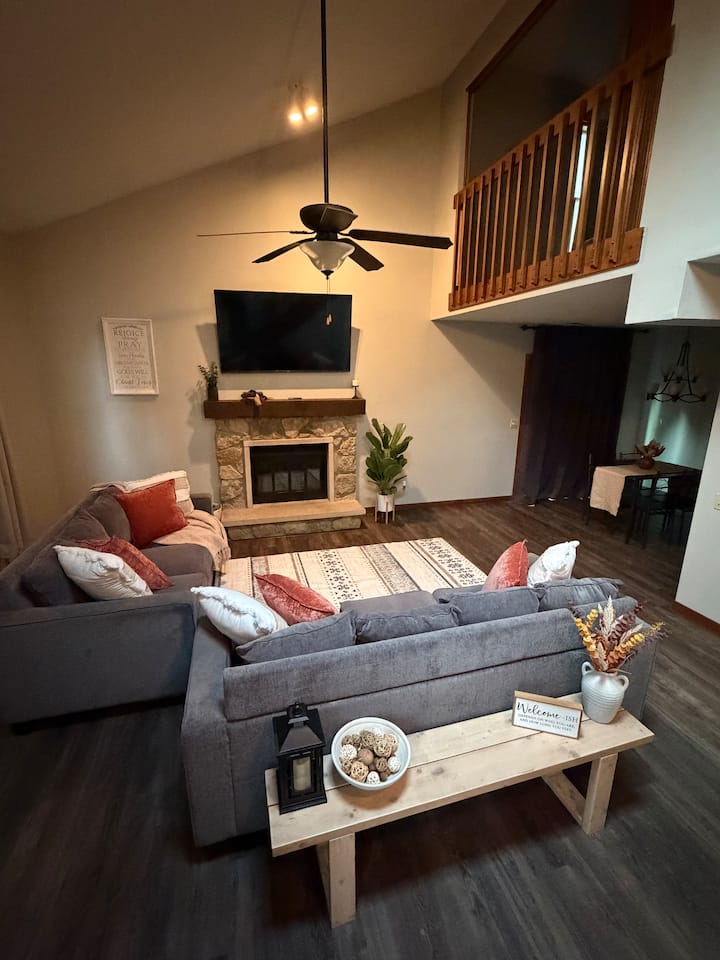 Quiet Retreat Near Downtown - New Haven, IN