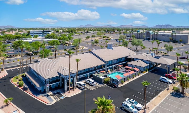 Close To Arrowhead Towne Center + Free Breakfast - Glendale, AZ