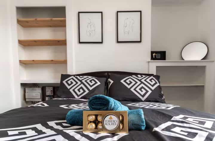 Spacious 3 Bed Home | Parking | Wi-fi | Bromley - Bromley