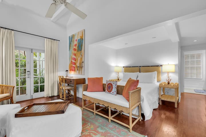 Frangipani Cottage Adult Only Cottage Near Duval - Fantasy Fest - Key West