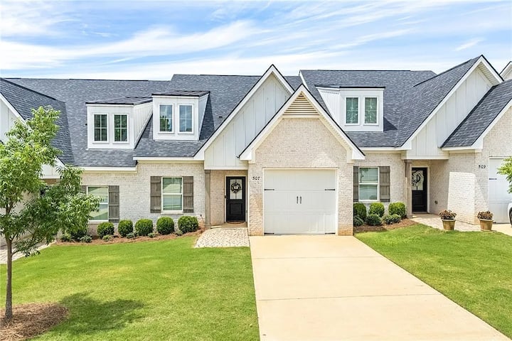 Auburn Tiger Den | Sleeps 8 | Pool Table & Arcade - Auburn University, Auburn