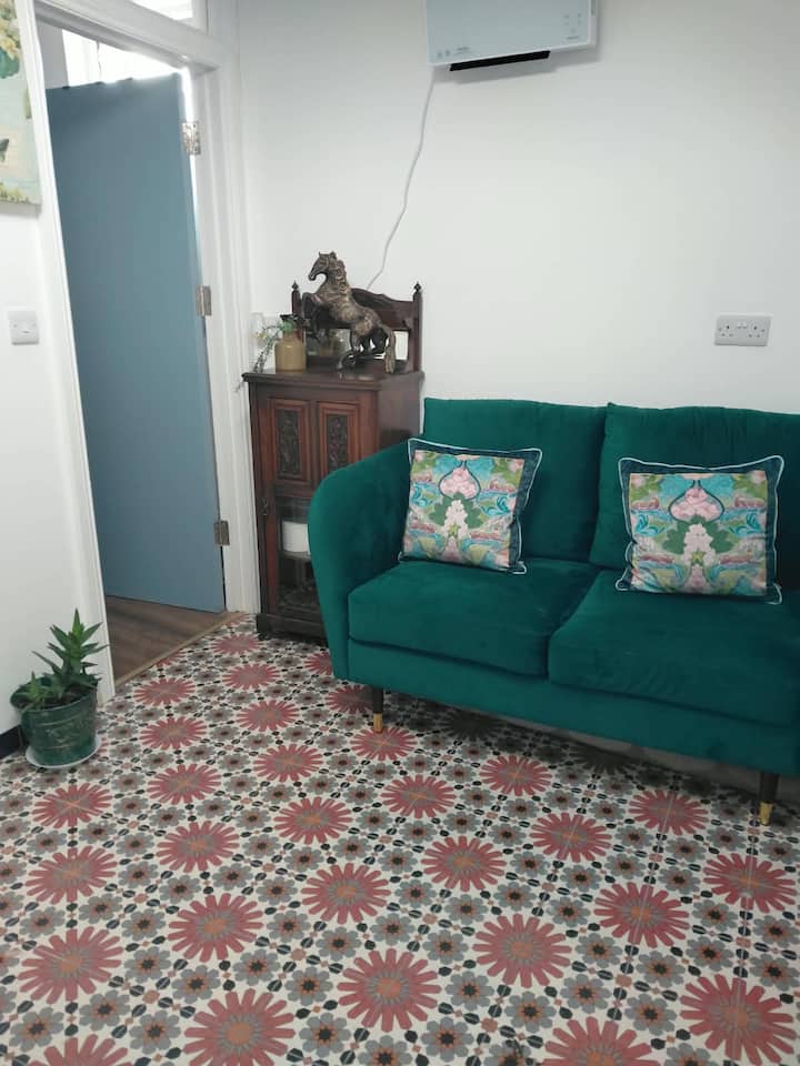 Studio Flat - Ilford