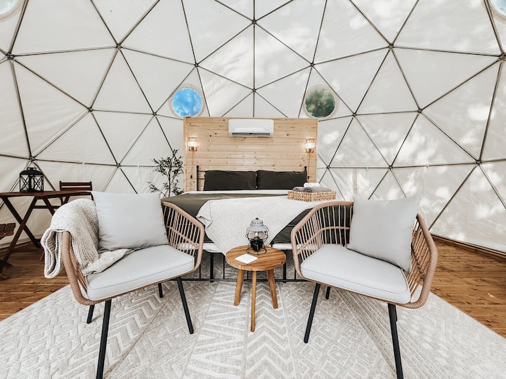 Mountain View Dome  - King Bed & Mountain Views - Arkansas