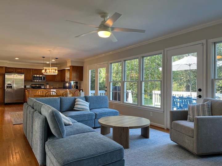Sculling Oar - Charming Chesapeake Retreat - Kilmarnock, VA