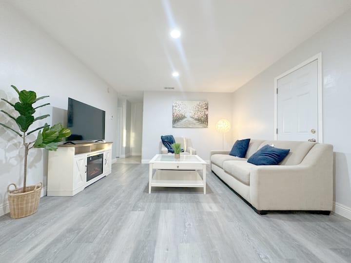 Sleep 8| Disneyland 2bd 1ba Dublex| 4 Queens - Santa Ana
