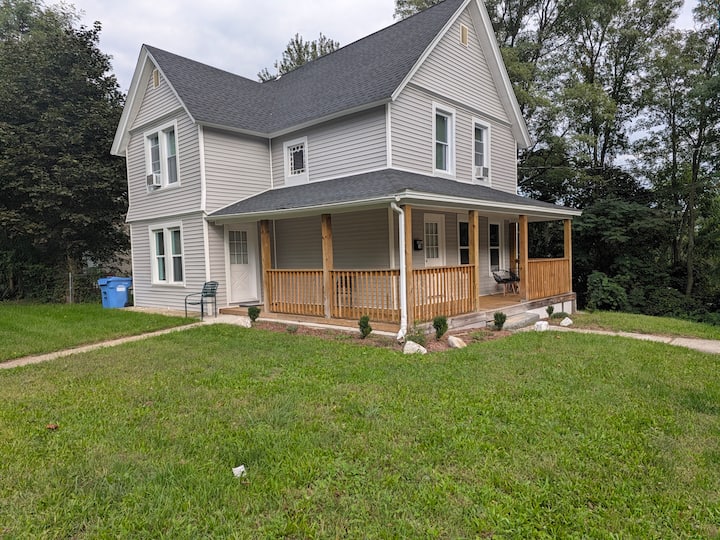 Quiet 3br Retreat | Near Mohegan Sun & Foxwoods - Norwich, CT