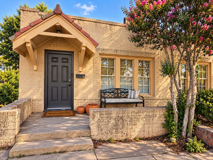 Cozy Restored 1925 Spanish-style Cottage - Wichita Falls, TX