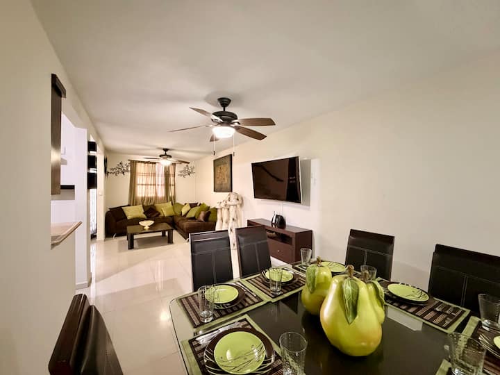 Casa Con Excelente Ubicación En Guadalupe - Monterrey