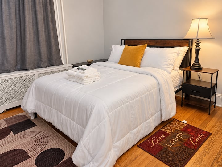 The Kiwi Nest | Cozy Queen Room & Shared Bath - Albany, NY