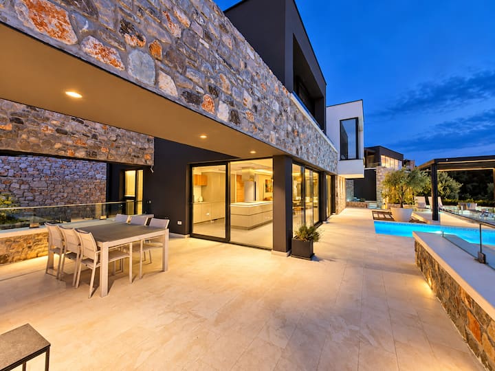 Luxury 4br Villa | Heated Pool, Sauna & Privacy - Podgorica