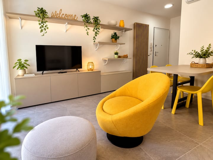 Aurora Stay | Con Garage Privato & Deposito Bici - Údine
