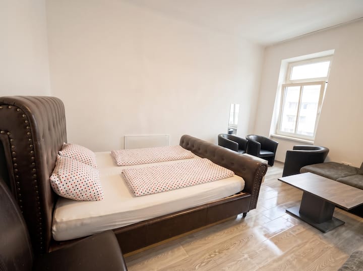 Convenient 1br Studio Apartment | Free Wi-fi - Korneuburg