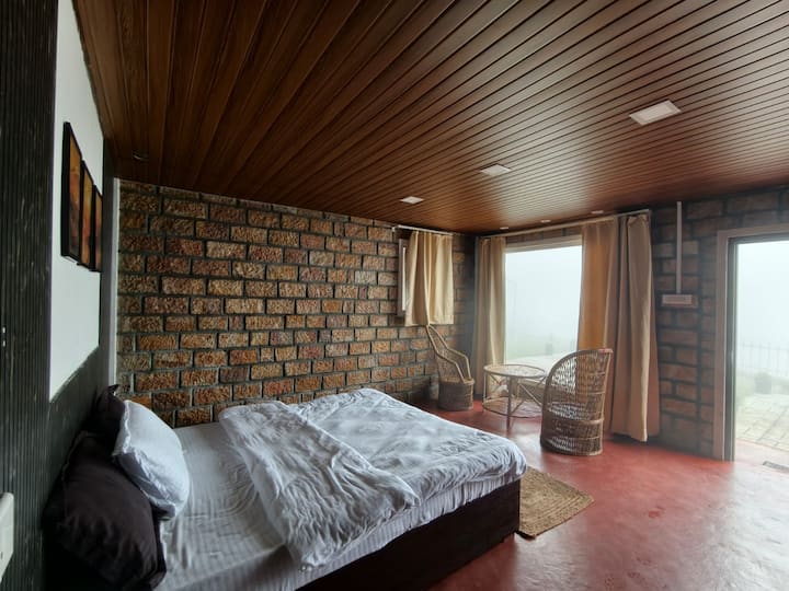 Hilltop Haven With Panoramic Views & Waterfall - Cherrapunji