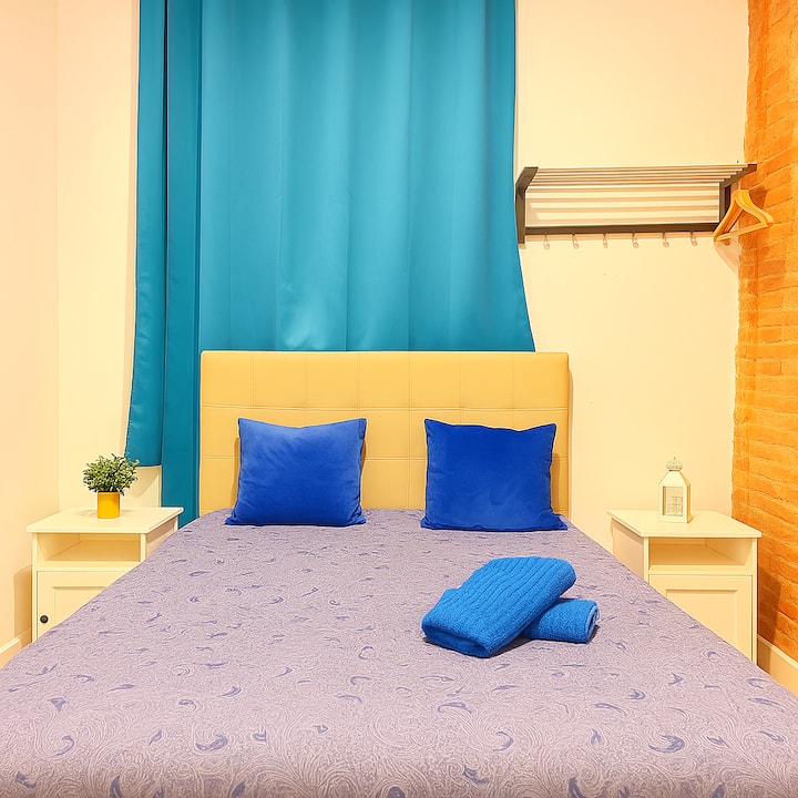 Center 7 Blocks From La Rambla Double Room For 2 - Barcelona