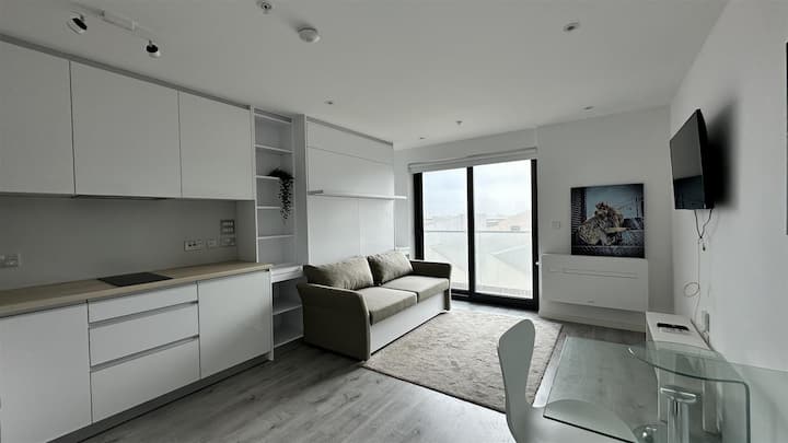 Furnished Studio With Private Balcony At The Hub - Gibraltar