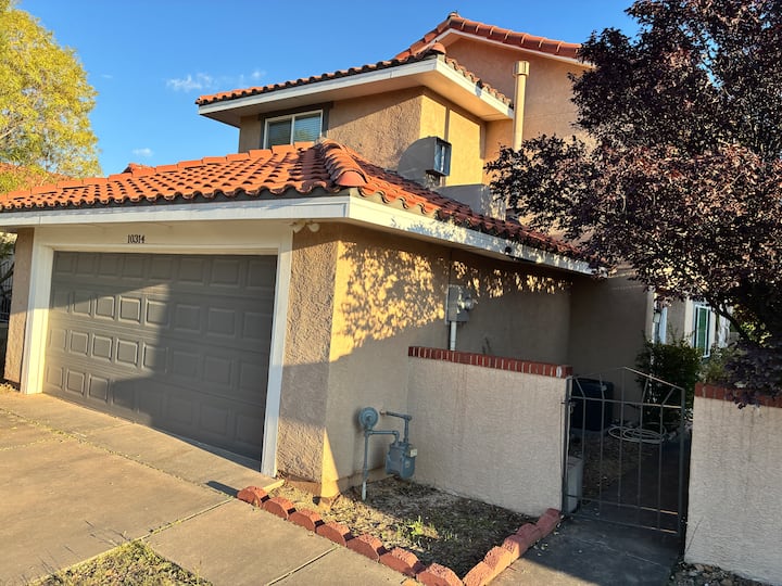 Home Away From Home In Albuquerque - Albuquerque, NM
