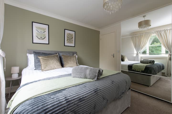 Large Maidstone Home / Secure Parking / Sleeps 7 - Maidstone
