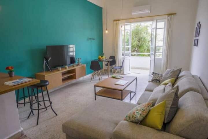 Spirit 2-br Apt In Mar Mikhael & Small Terrace - Beyrouth
