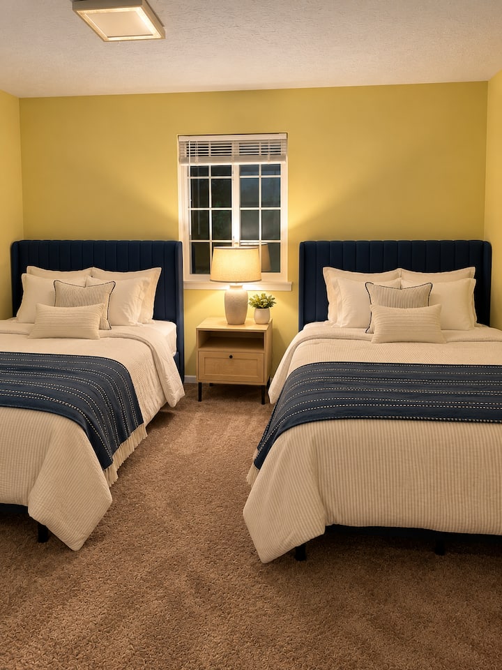 Sawmill Rd Retreat | Stylish 2br, Shop & Dine - Hilliard, OH