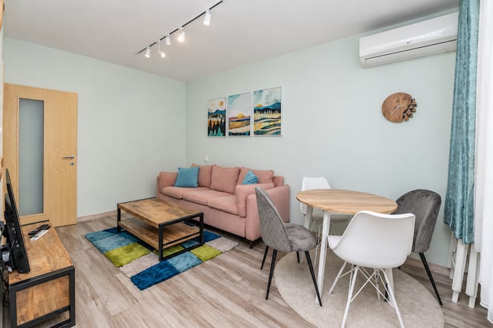 1 Min Walk To Main Street | 2bdr + Free Parking - Sandanski