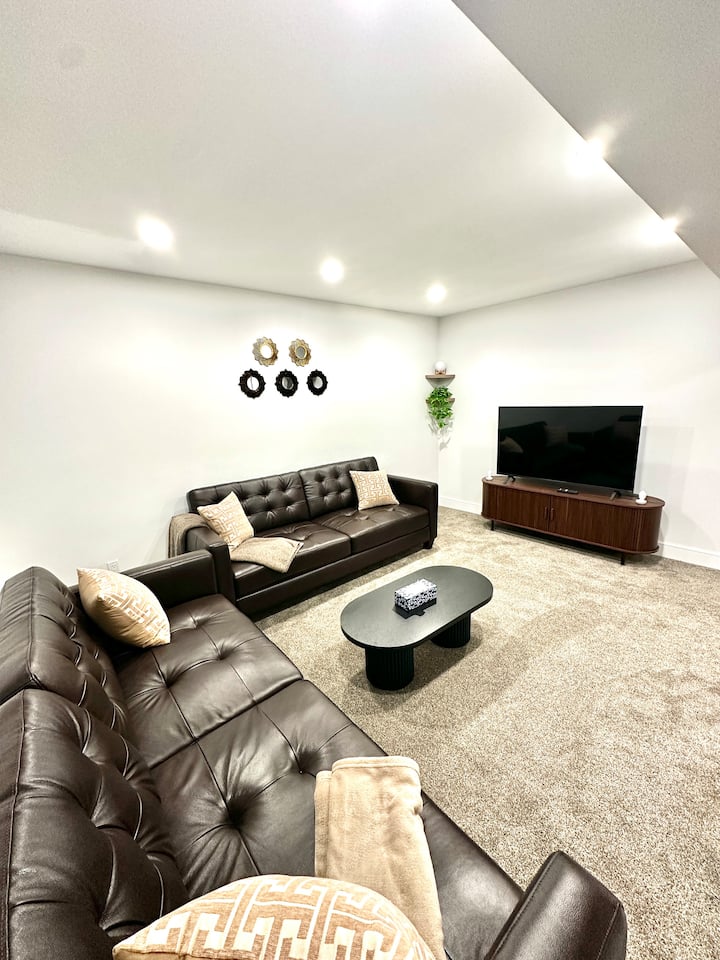 Parkdale Airport Nest |Cozy 2br |Sleeps 4 |Parking - Thunder Bay