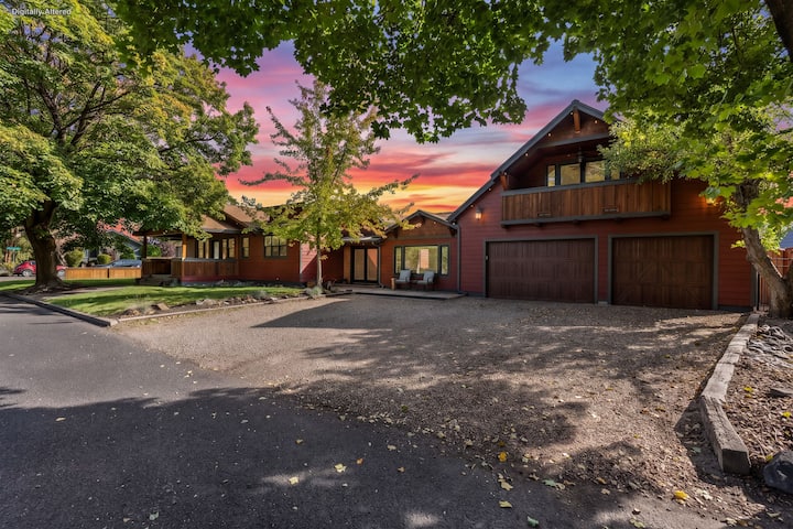 The Parkside Craftsman | Hot Tub, Walk To Town - Prineville, OR