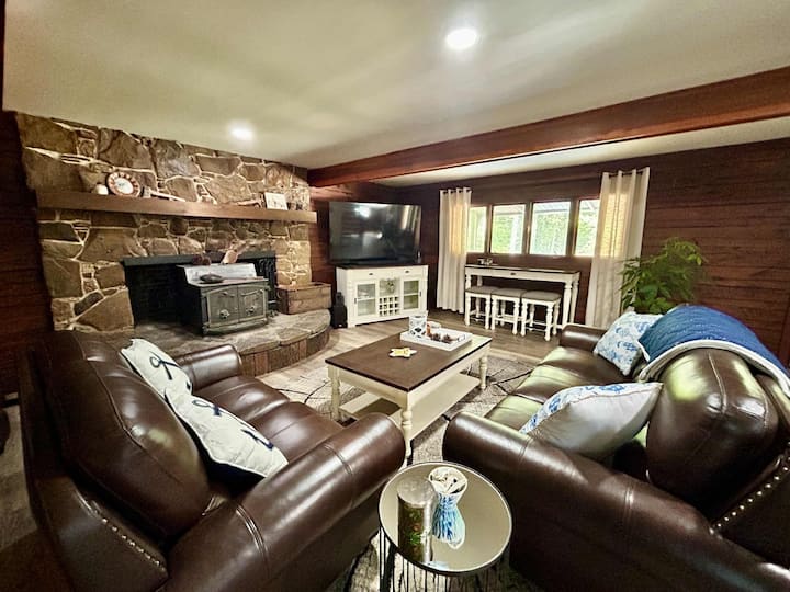 Contemporary Cabin With 2 King Beds - Brown County, IN