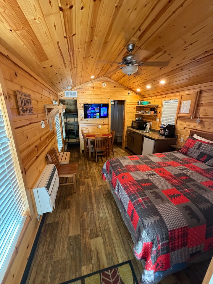 Cozy Cabin For A Great Stay In The Ozarks - Camdenton, MO