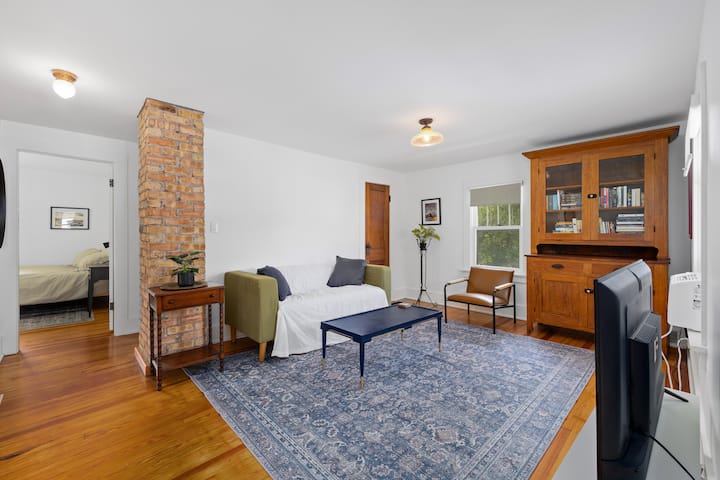 Charming 2br Near Downtown Fort Wayne|free Parking - New Haven, IN