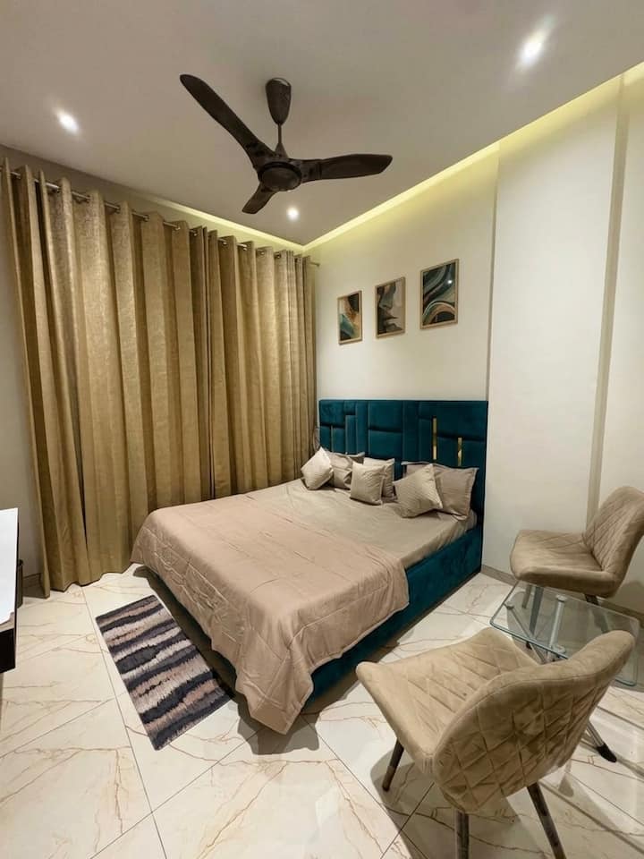 The Luxe Haven | Premium Studio | Pakhowal Road - 루디아나